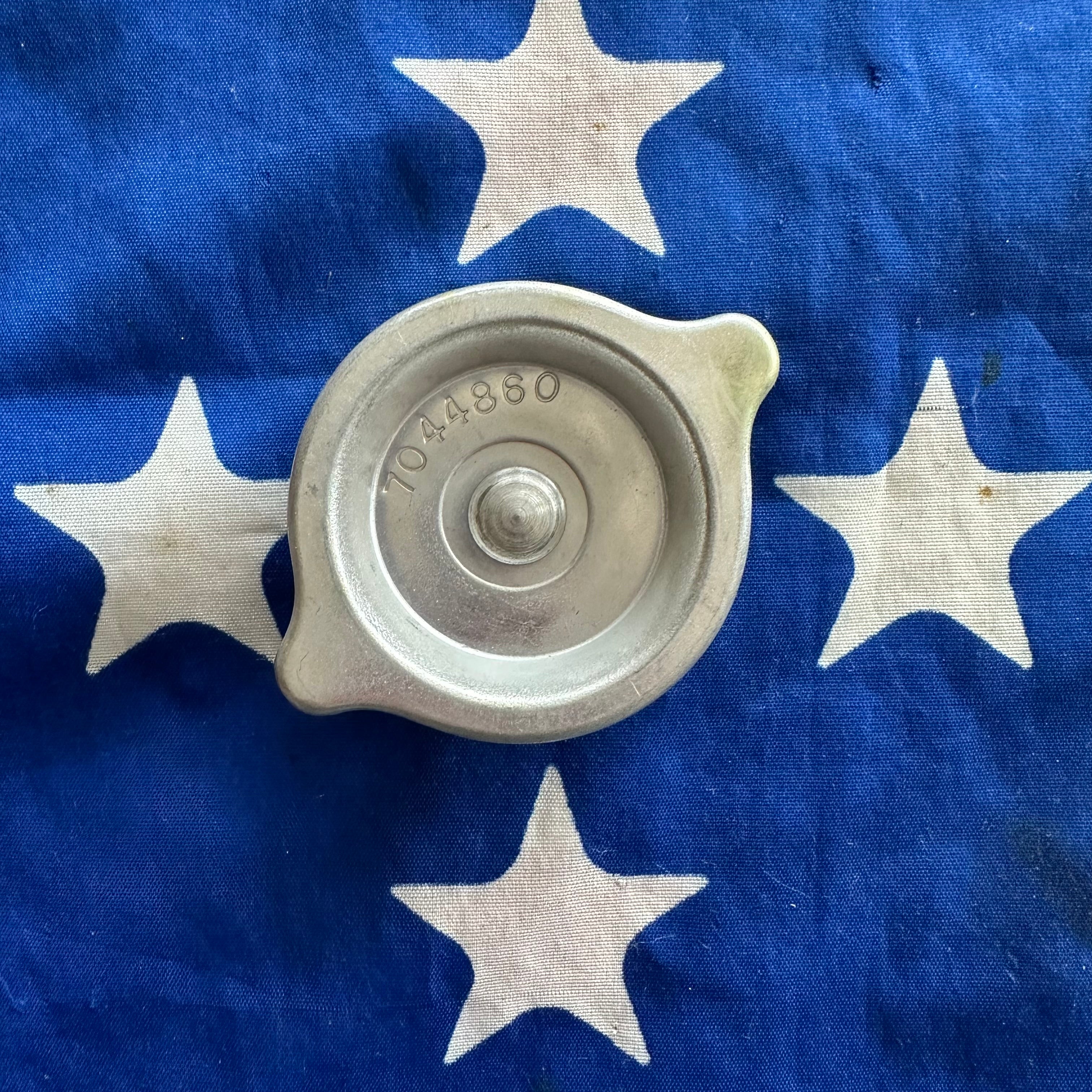 M151 Series NOS Engine Valve Cover Filler Cap 7044860 M151A1 M151A2 ...